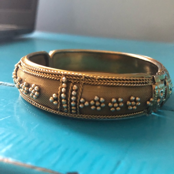 Jewelry | Vintage Hinged Gold Bracelet Great Detail | Poshmark